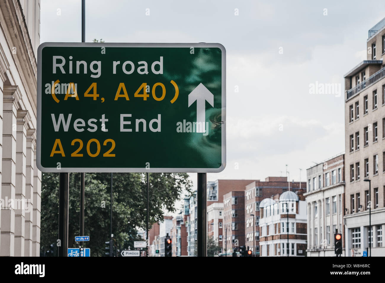 A40 road sign london hi-res stock photography and images - Alamy