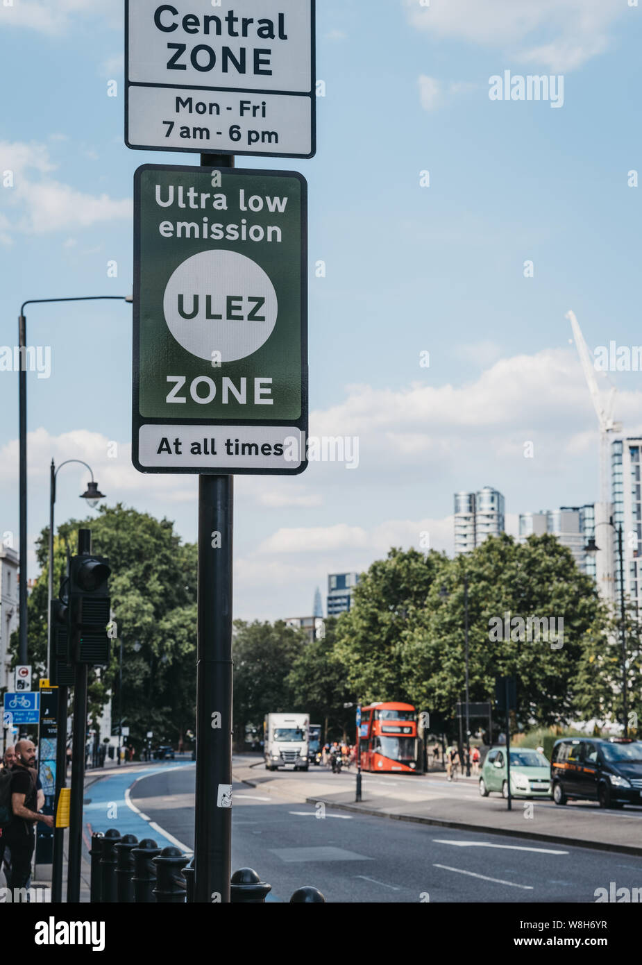 Congestion charge road signs in hi-res stock photography and images - Alamy