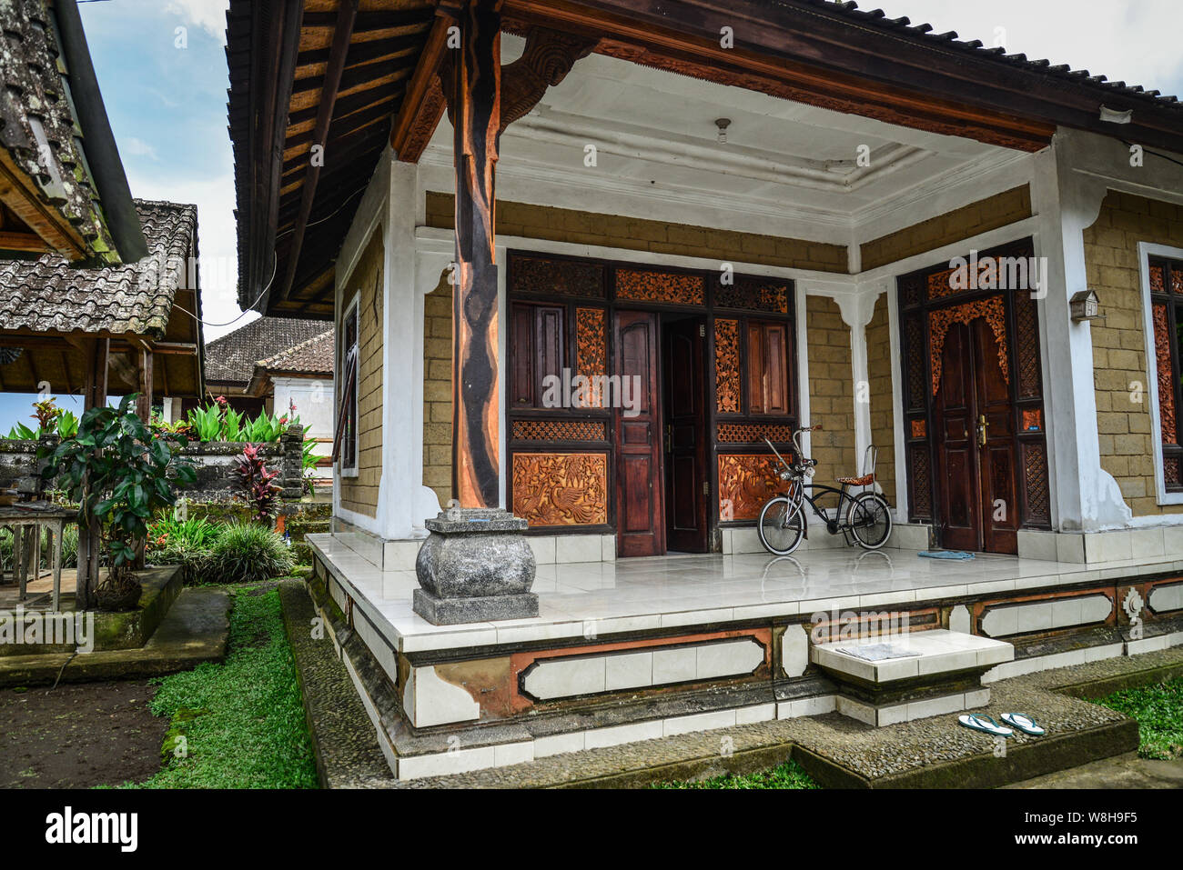 BALI, INDONESIA - JANUARY 9, 2018: Traditional Balinese house, porch ...