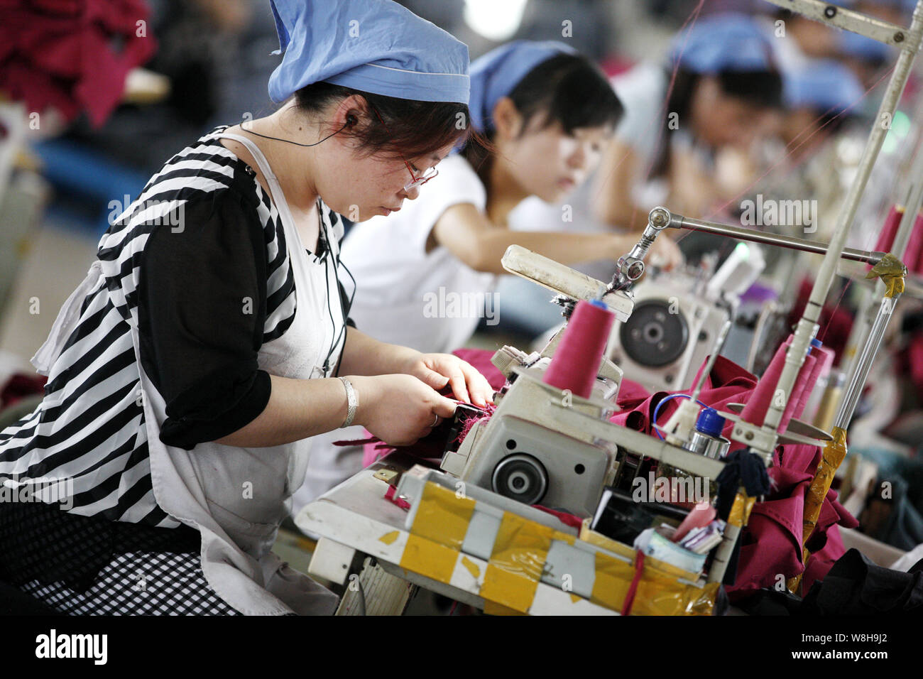 China Chinese Female Factory Workers High Resolution Stock Photography ...