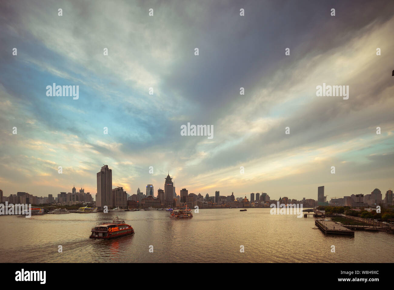 Shanghai river 2015 hi-res stock photography and images - Alamy