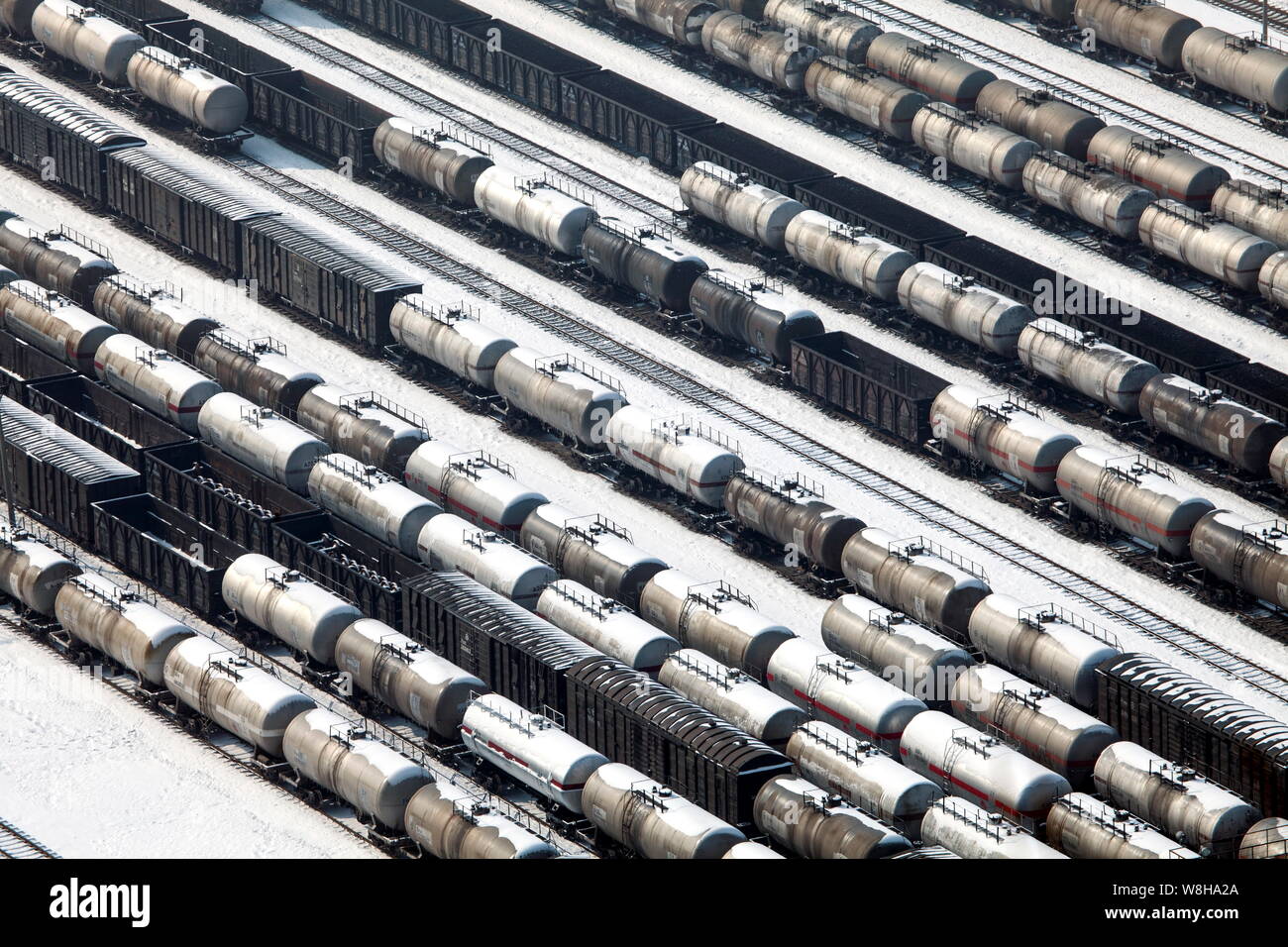 Crude oil trains hi-res stock photography and images - Alamy