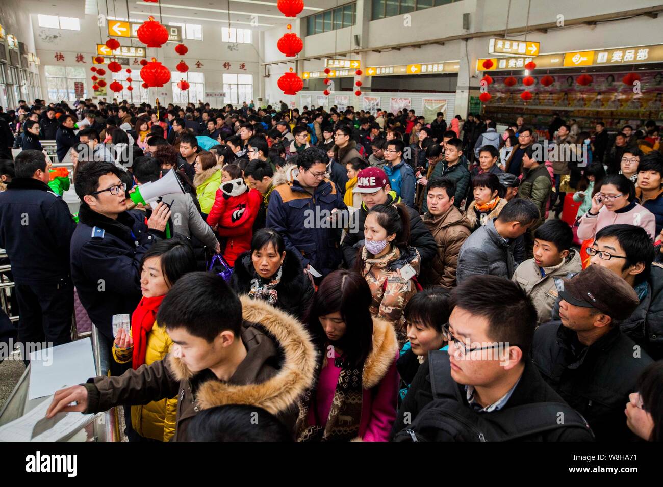 Chinese passengers who return to work from the Chinese Lunar New Year ...