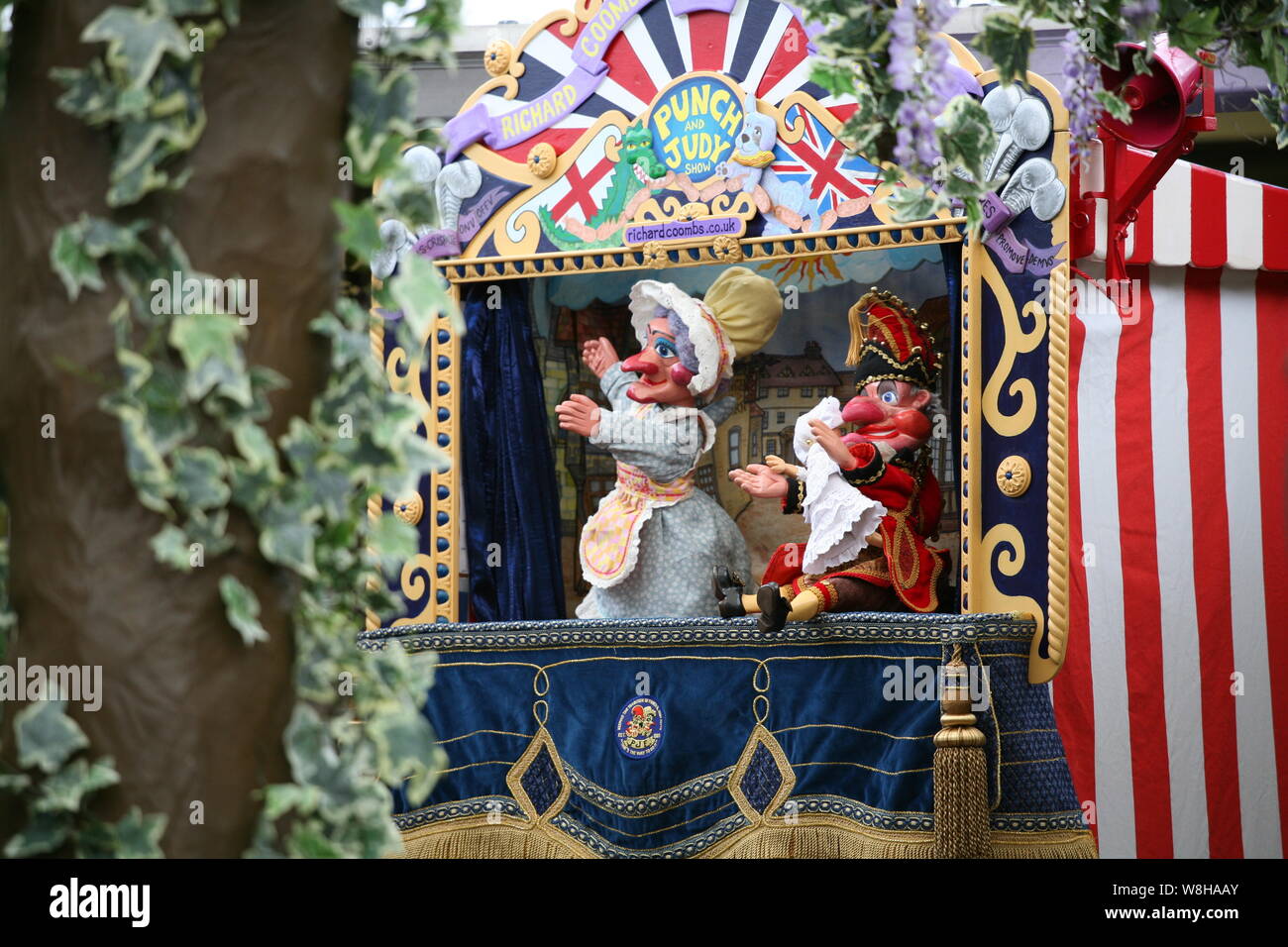 Punch & Judy Puppet Show Stock Photo - Alamy