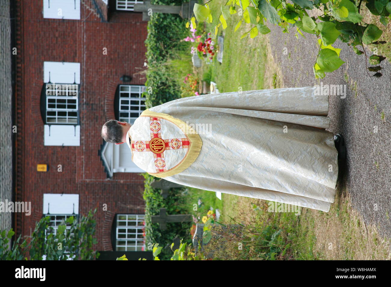 Christian funeral vicar hi-res stock photography and images - Alamy