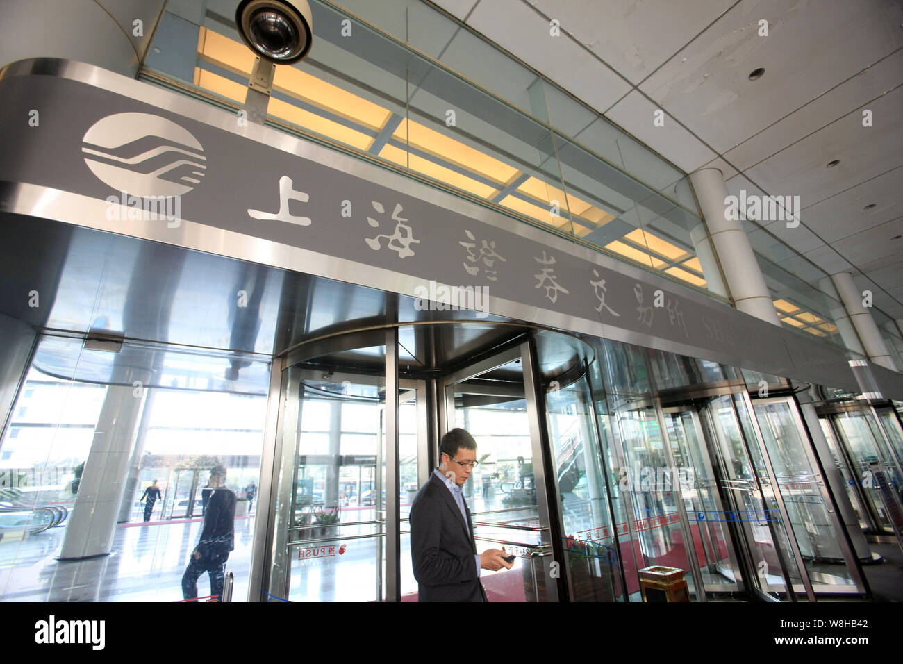 File man enters building hi-res stock photography and images - Alamy