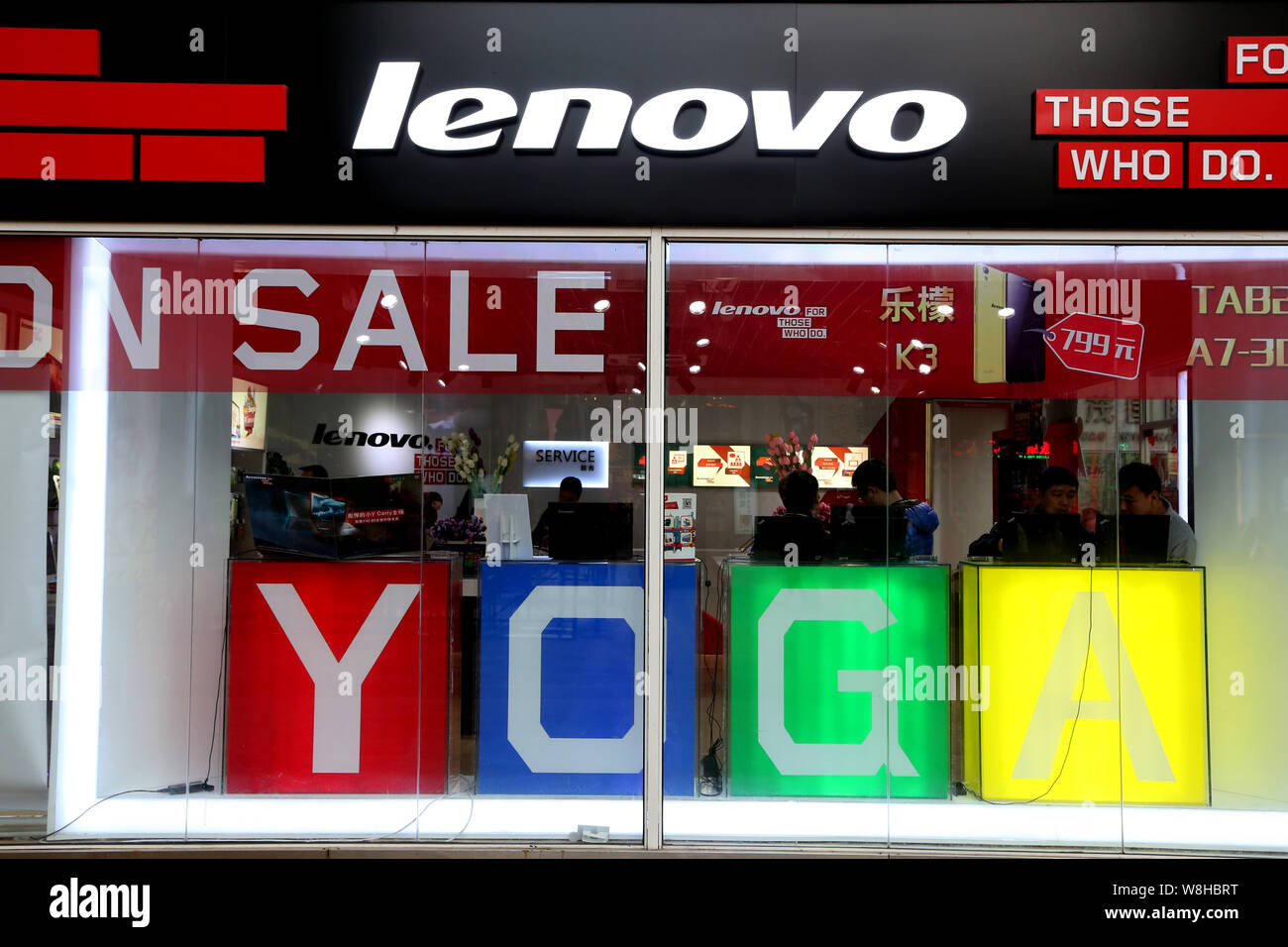 Lenovo laptop 2015 hi-res stock photography and images - Alamy