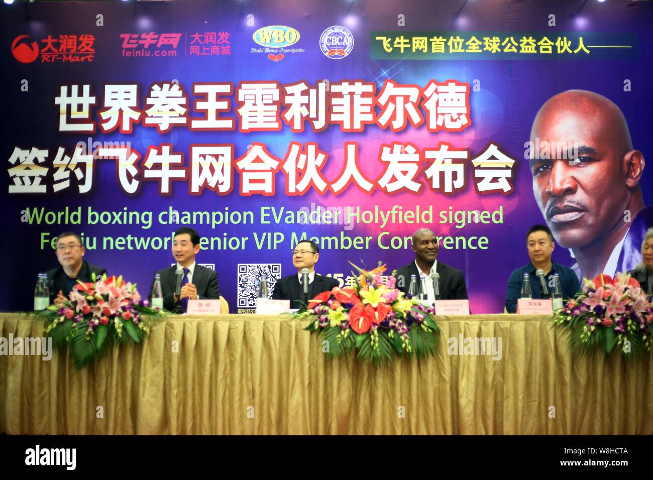 American boxing world champion Evander Holyfield, third right, reacts ...