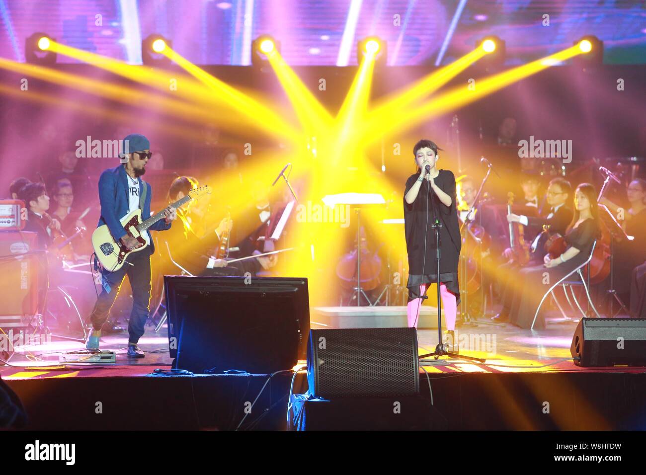 Mavis fan hi-res stock photography and images - Alamy