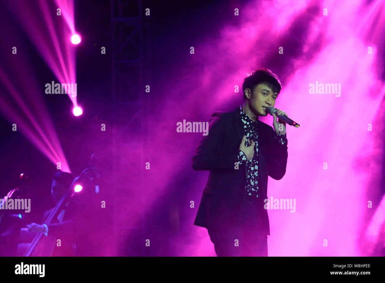 Hong kong singer leo ku hi-res stock photography and images - Alamy