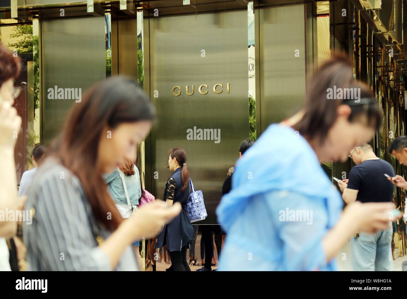 Gucci china queue hi-res stock photography and images - Alamy