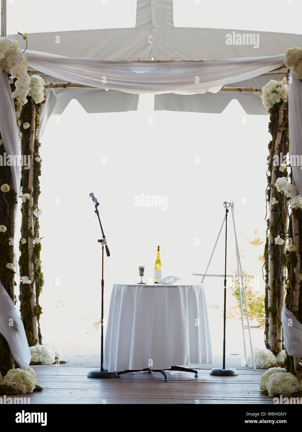 Jewish wedding canopy hi-res stock photography and images - Alamy