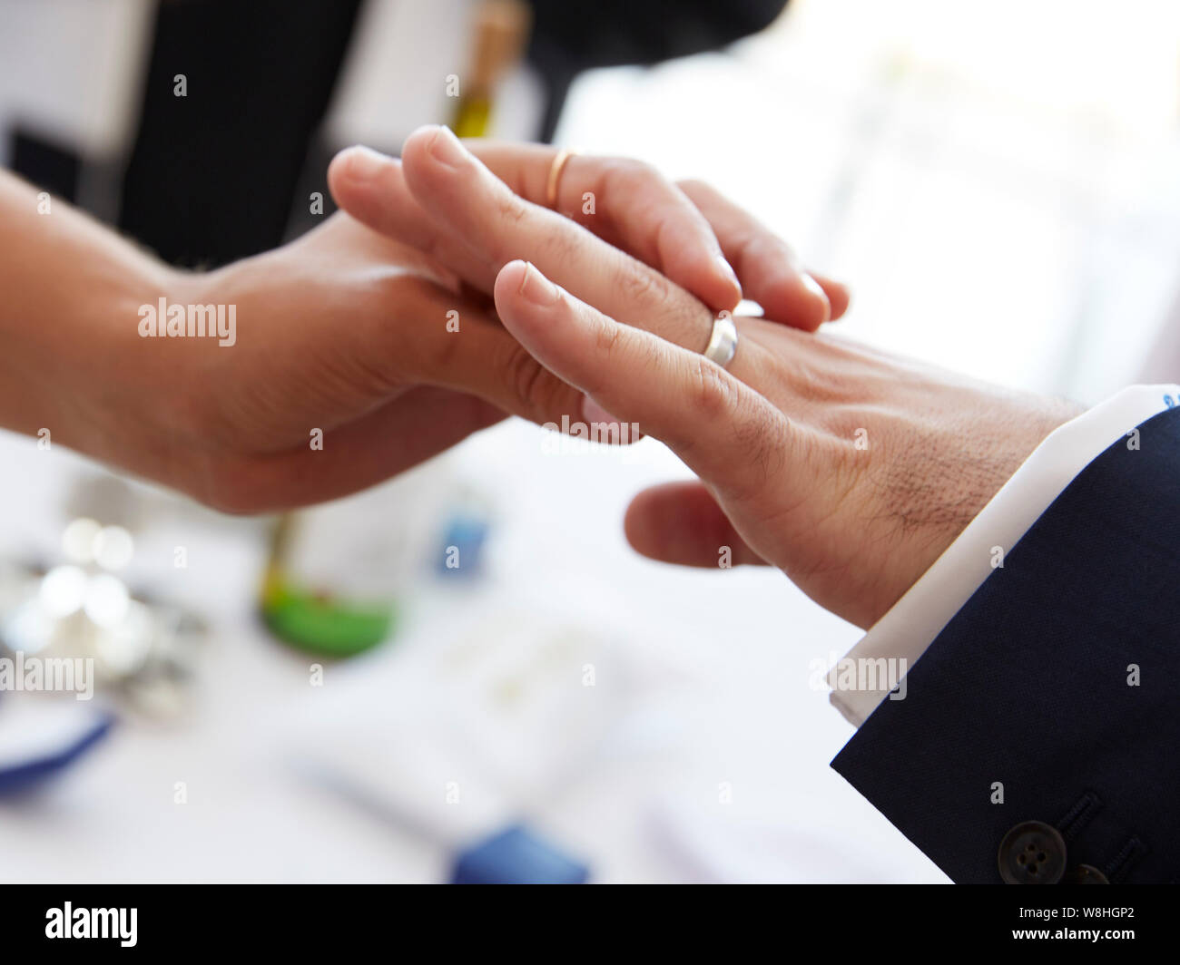 Exchanging rings hi-res stock photography and images - Alamy