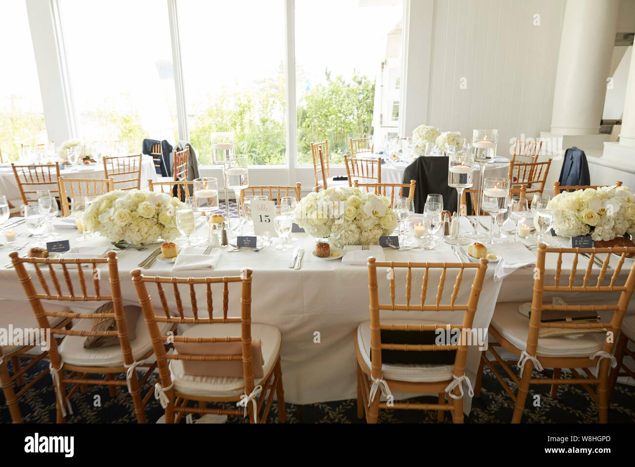 Decorated place settings dining hi-res stock photography and images - Alamy