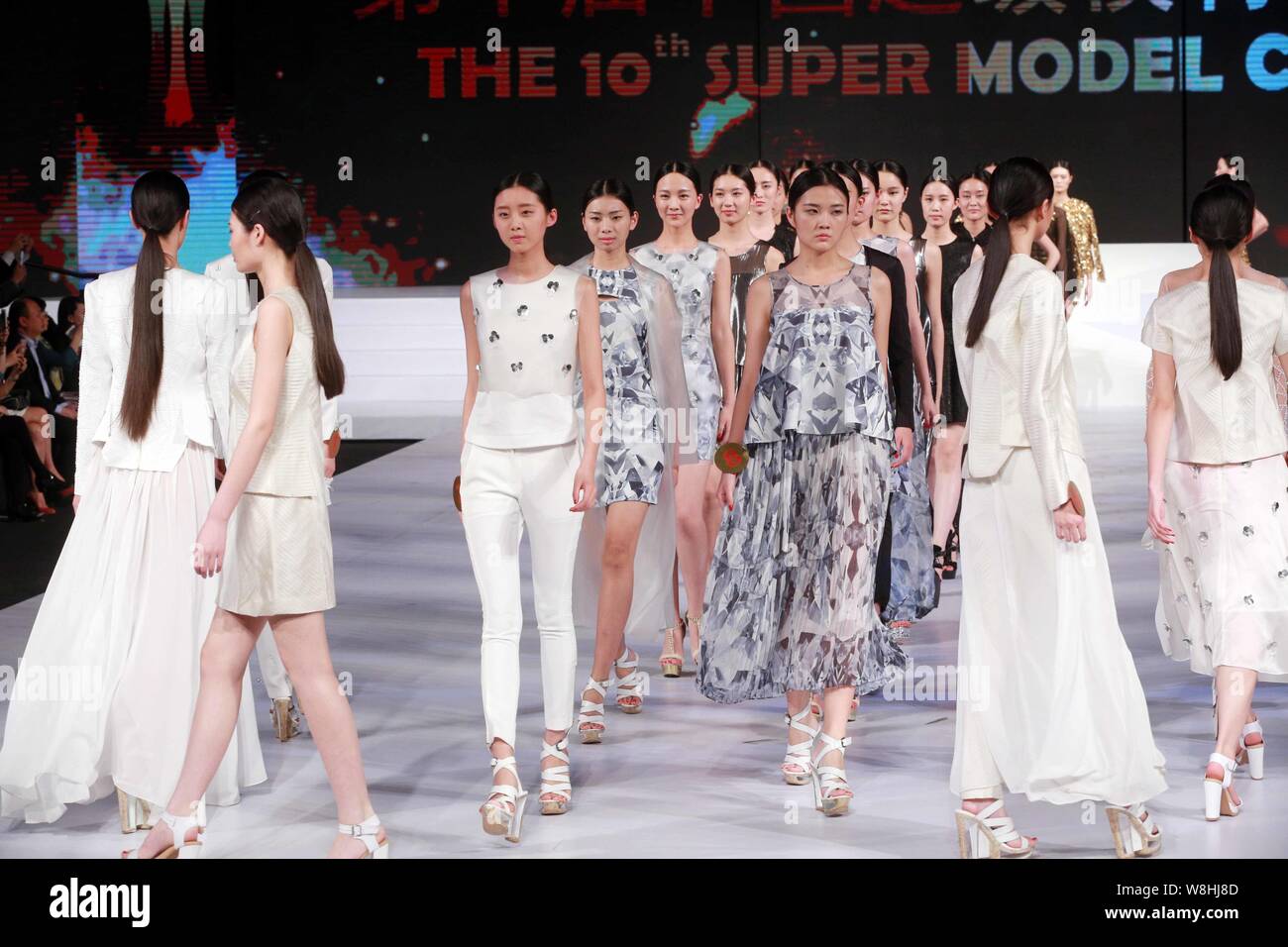 Super model hi-res stock photography and images - Alamy