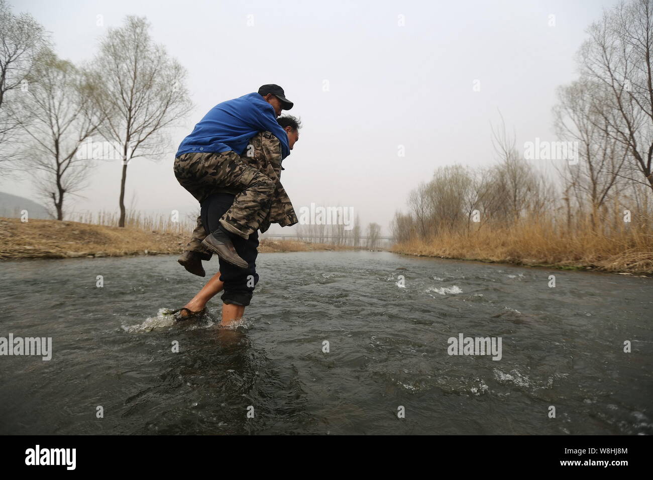 Man Carries Cross High Resolution Stock Photography and Images - Alamy