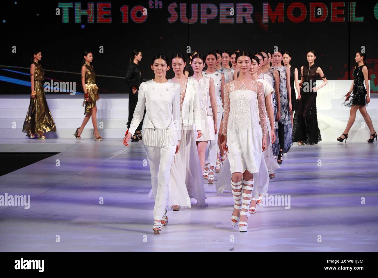 Models parade hi-res stock photography and images - Alamy