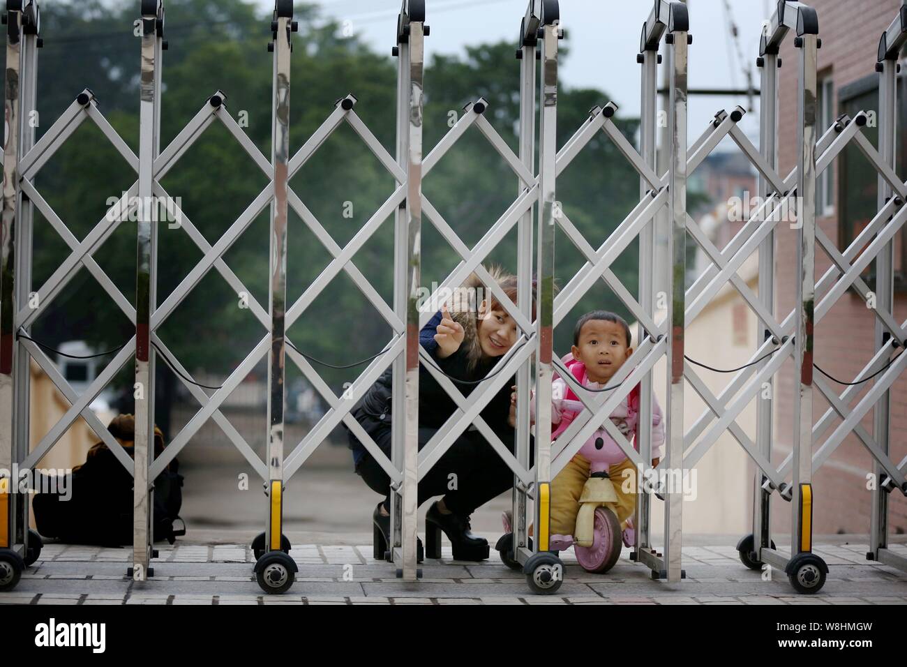 Girl sitting on gate hi-res stock photography and images - Alamy