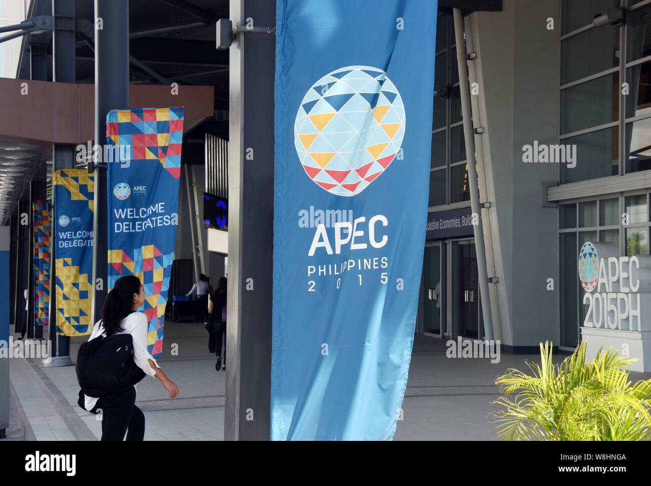 People visit the World Trade Center Metro Manila during the 2015 Asia ...