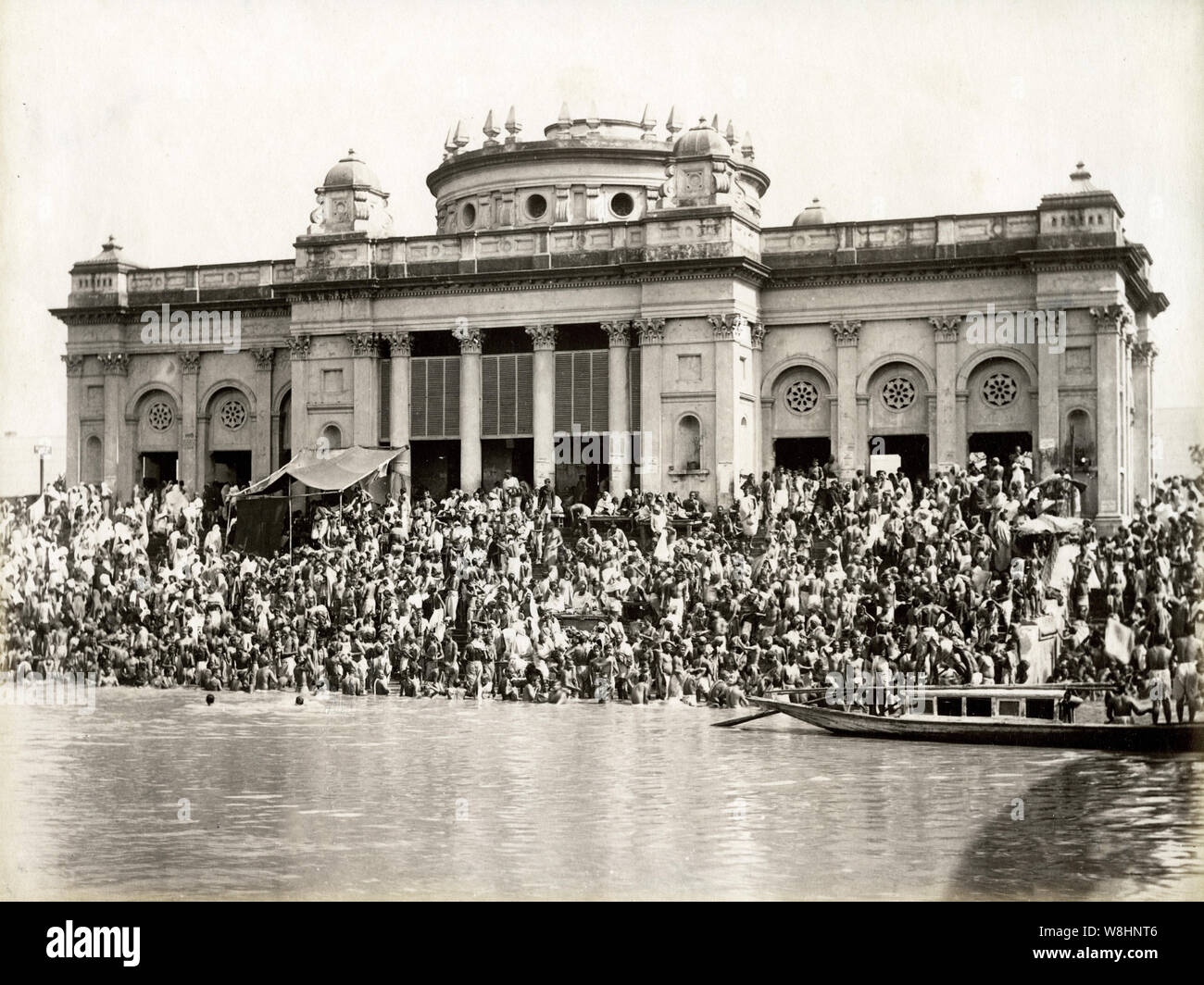 Ceremonial bathing hi-res stock photography and images - Alamy