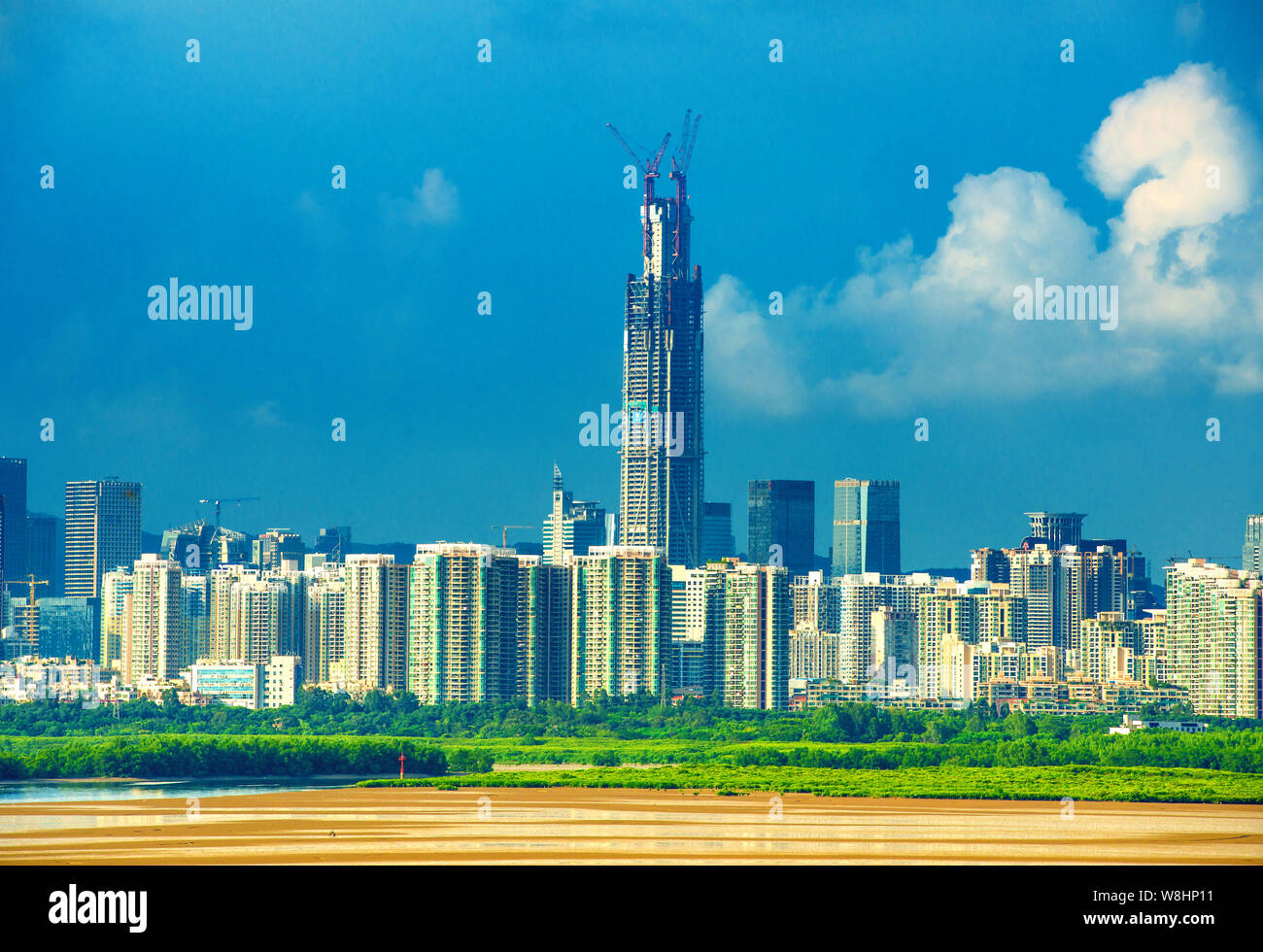 Ping an ifc building tower shenzhen hi-res stock photography and images ...
