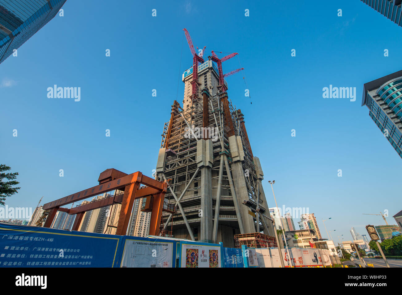 Ifc 2 tower hi-res stock photography and images - Alamy