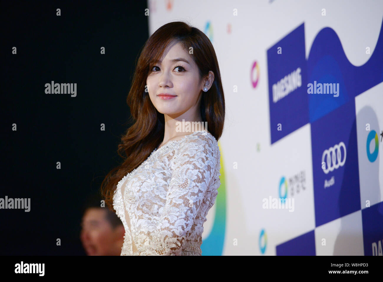 South Korean singer and actress Sung Yu-ri arrives on the red carpet ...