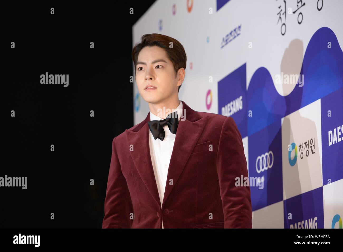 South Korean actor Hong Jong-hyun arrives on the red carpet for the ...