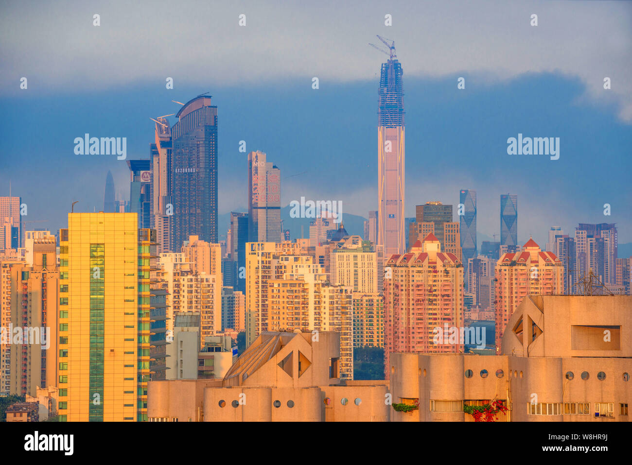 Ping an ifc building tower shenzhen hi-res stock photography and images ...