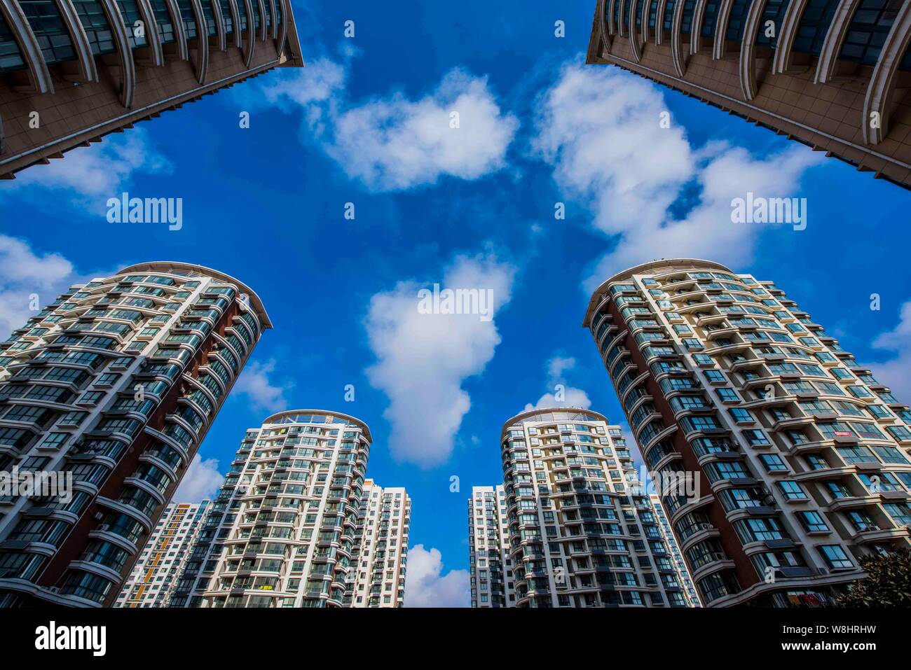 2015 prices hi-res stock photography and images - Alamy