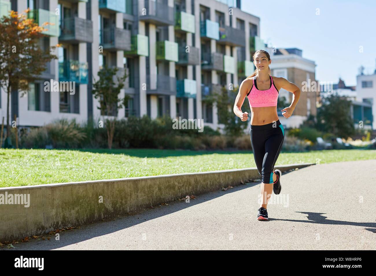Woman young hi-res stock photography and images - Alamy