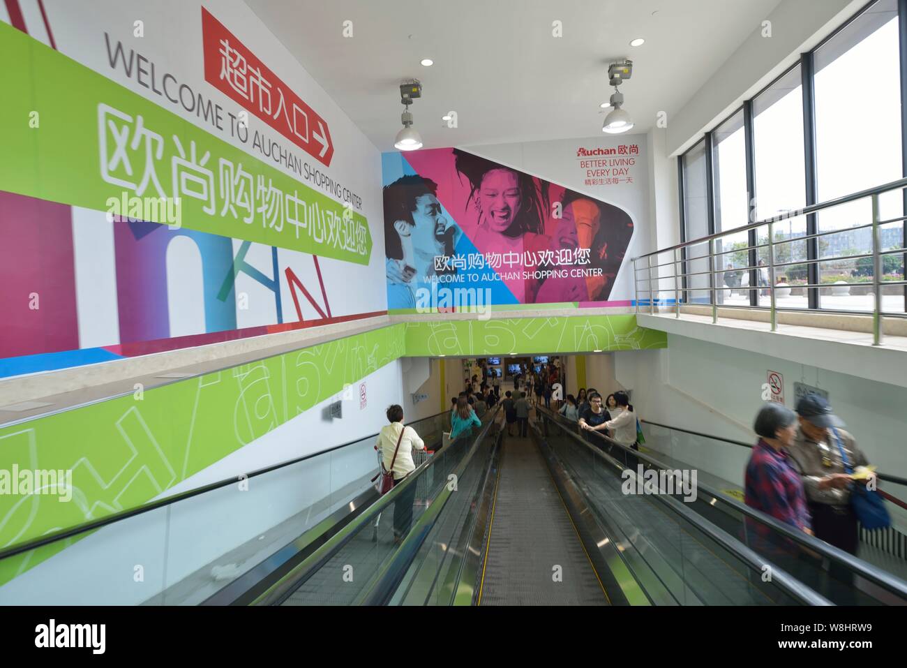 --FILE--Chinese customers go shopping at a supermarket of Auchan owned ...