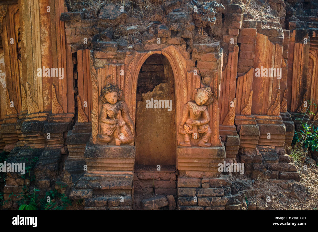 Buddhist pagoda hi-res stock photography and images - Alamy