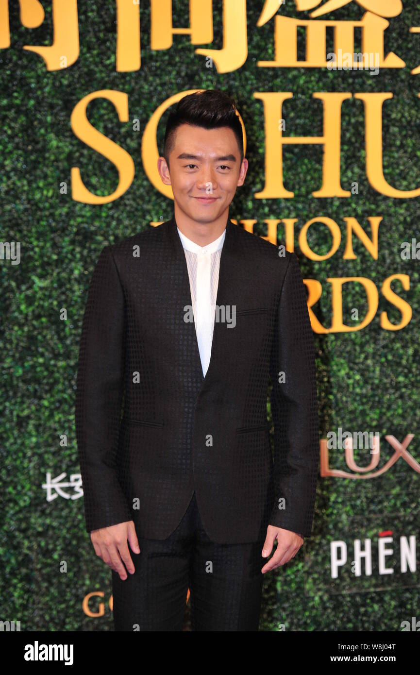 Chinese actor Zheng Kai arrives on the red carpet for the 2015 Sohu ...