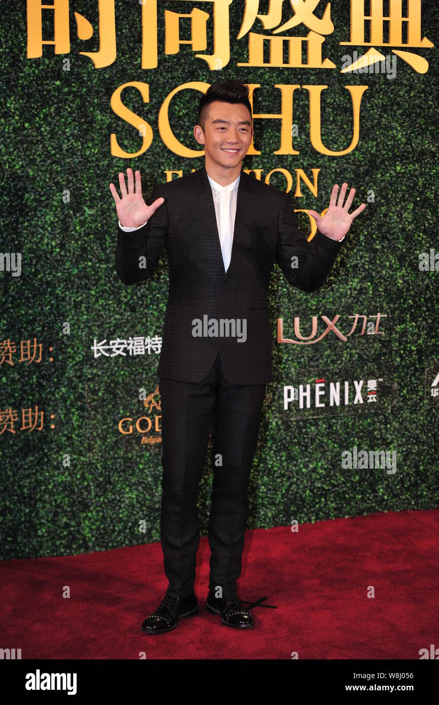 Chinese actor Zheng Kai arrives on the red carpet for the 2015 Sohu ...