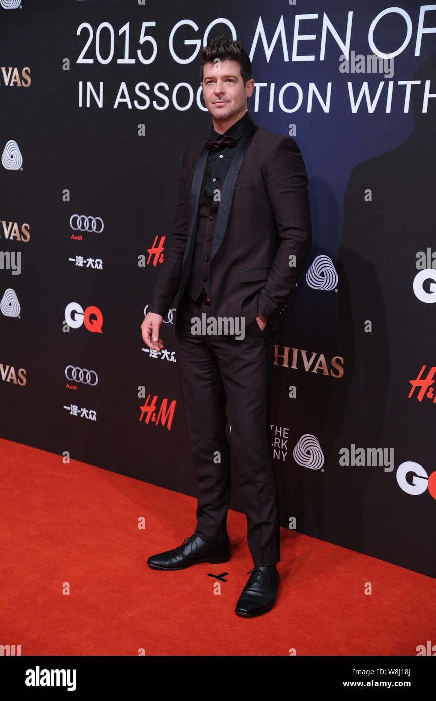 American Canadian singer-songwriter Robin Thicke poses on the red ...
