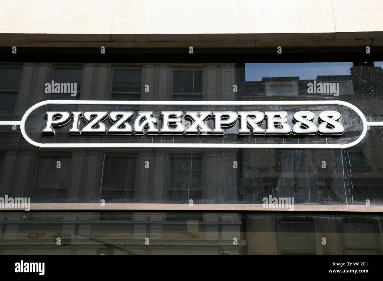 Pizza company logo hi-res stock photography and images - Alamy