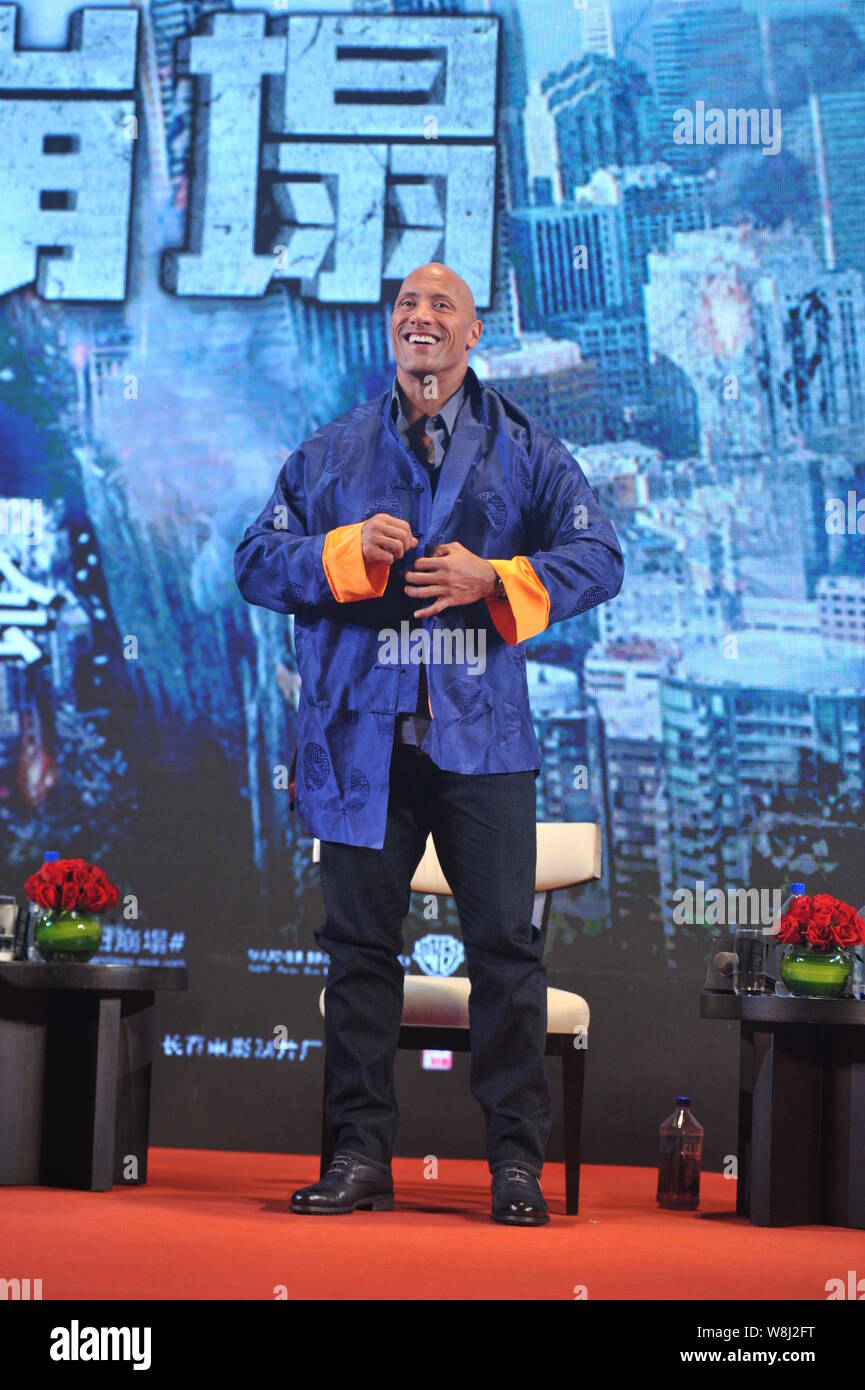 American actor Dwayne Johnson puts on a traditional Chinese Tang suit ...