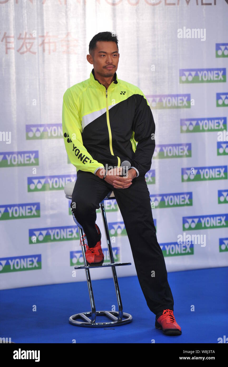 Chinese badminton player lin dan hi-res stock photography and images ...