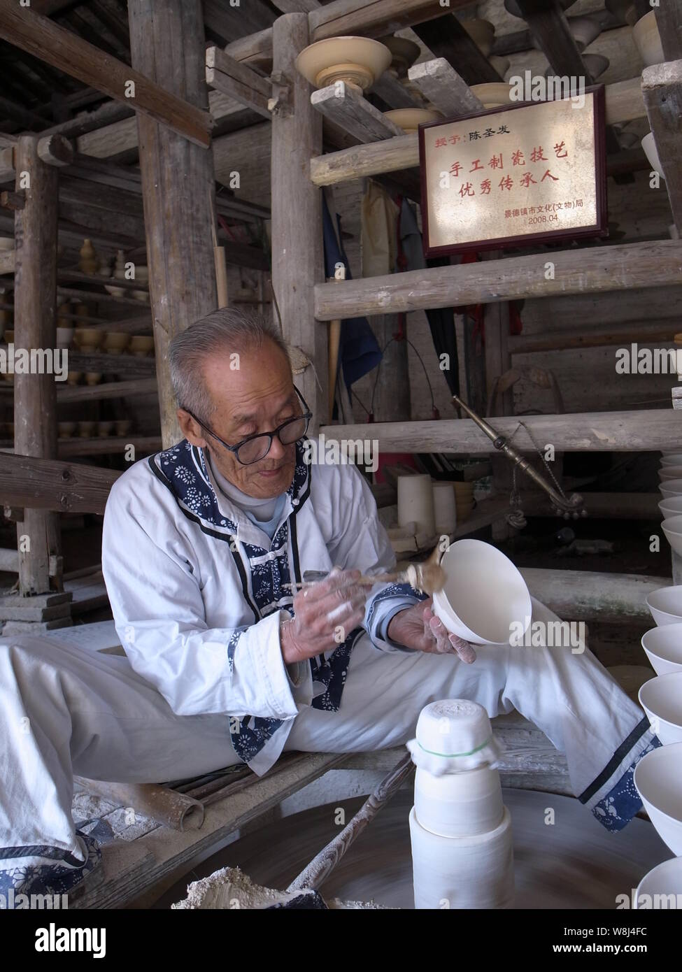 --FILE--A Chinese worker makes porcelain products at a workshop in ...