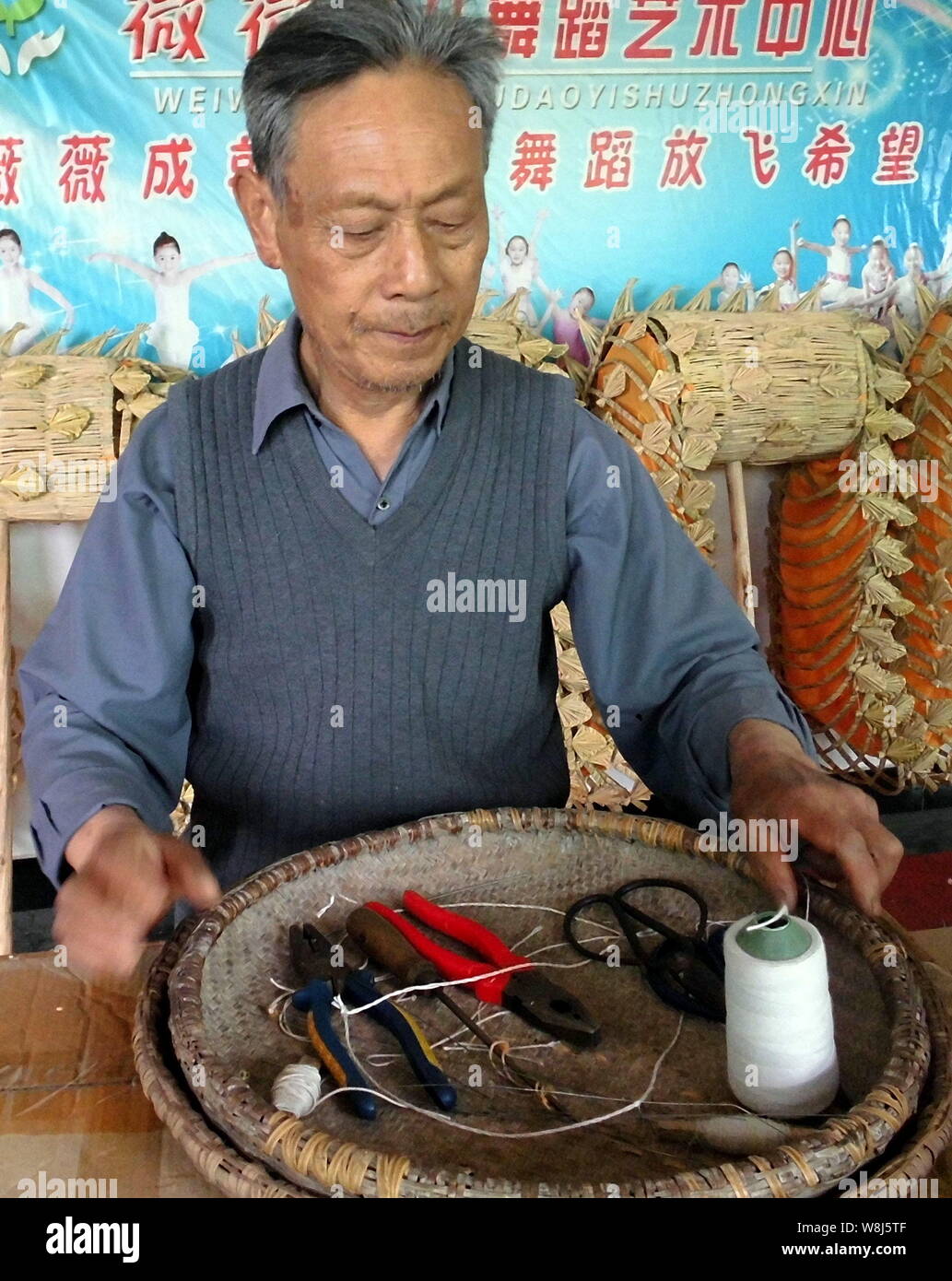 Long straw hi-res stock photography and images - Alamy