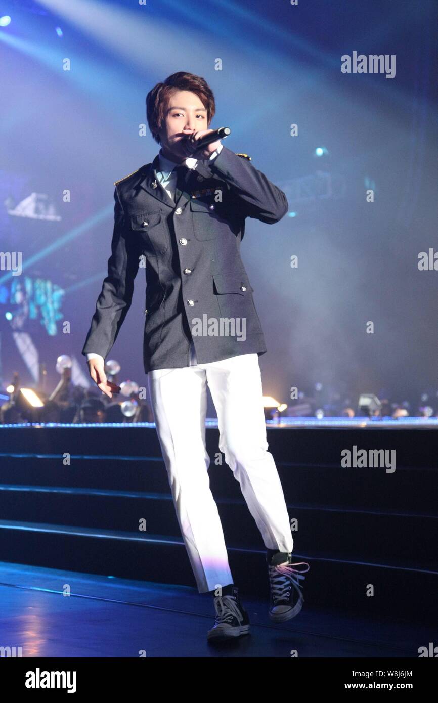 Bangtan boys concert hi-res stock photography and images - Alamy
