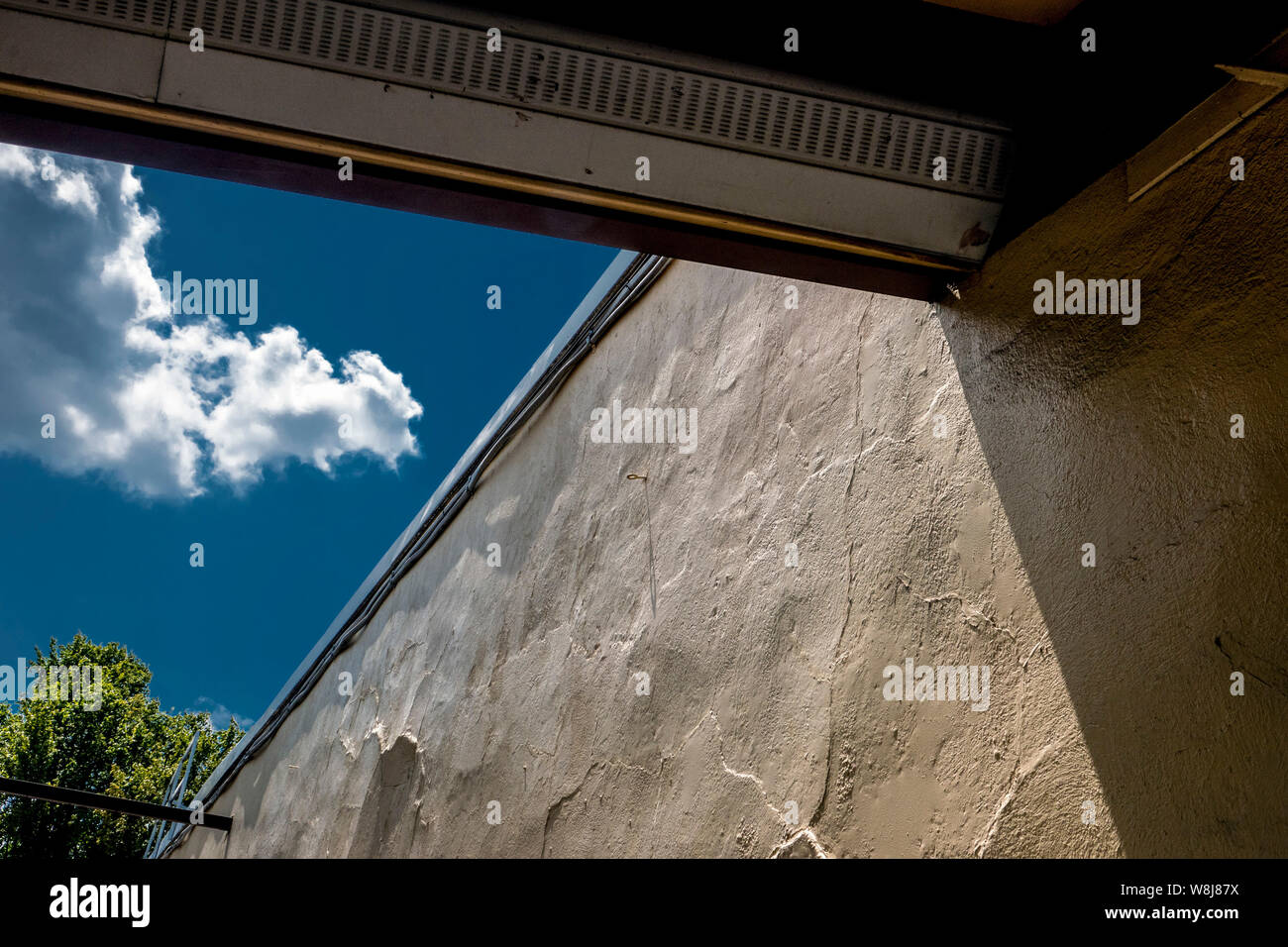 Roof corners hi-res stock photography and images - Alamy