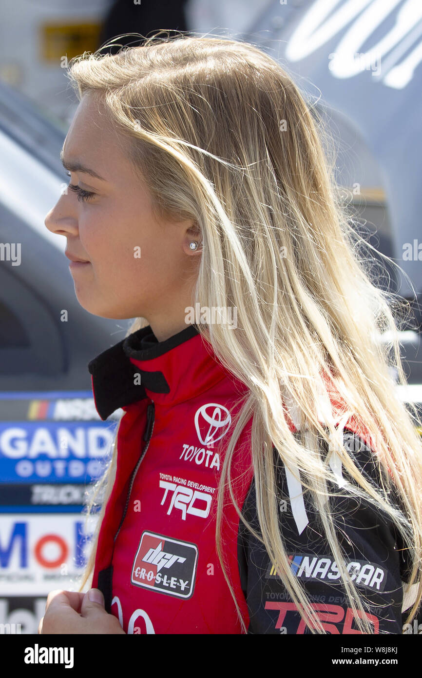 Brooklyn, Michigan, USA. 9th Aug, 2019. NATALIE DECKER (54) waits in ...