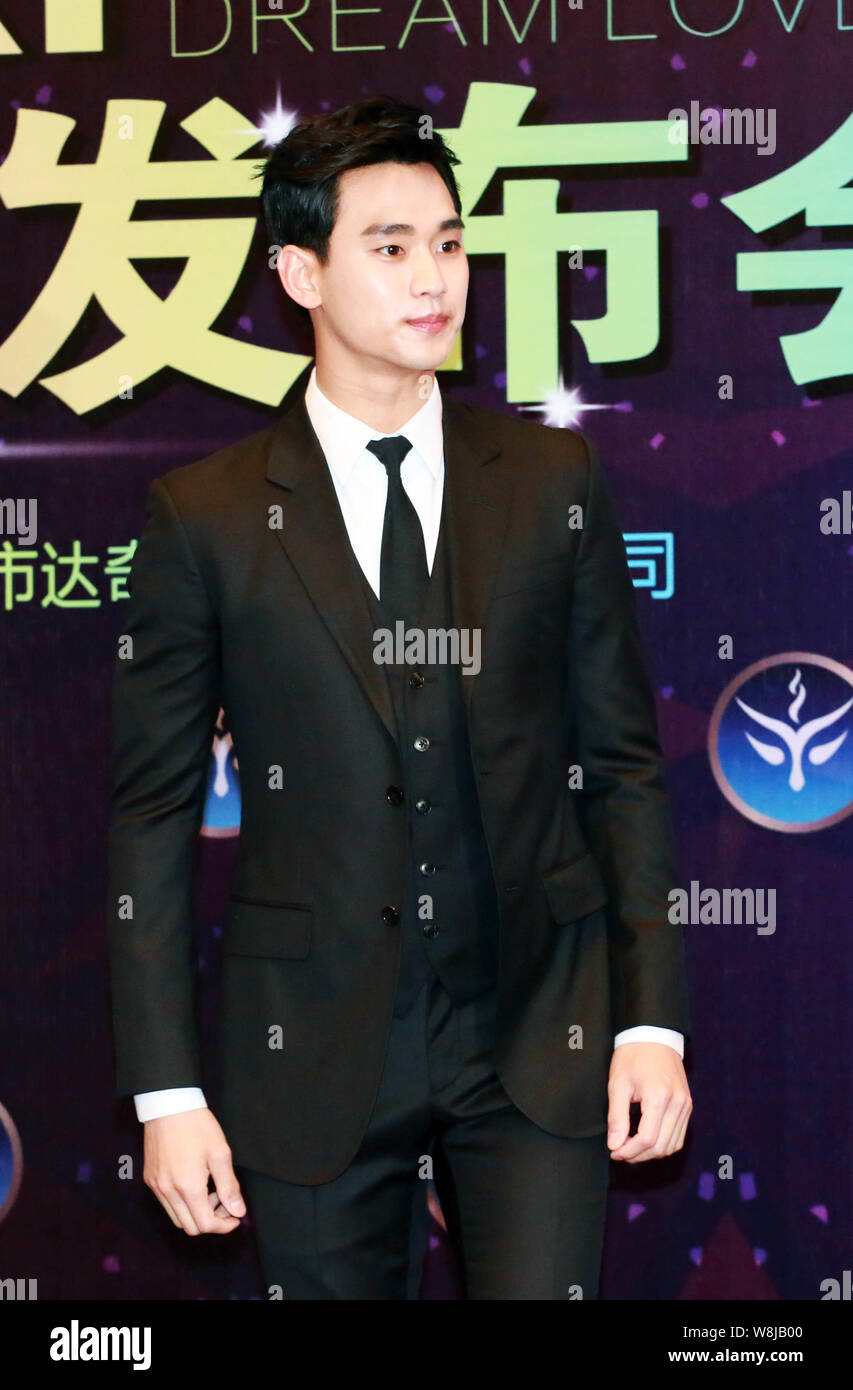 South actor kim soo hyun poses hi-res stock photography and images - Alamy