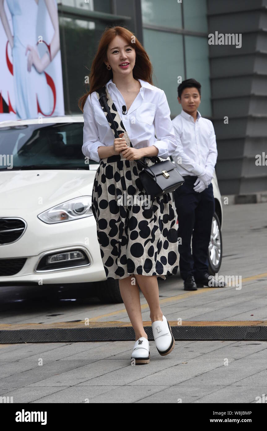South Korean actress Yoon Eun-hye arrives at the Beijing Performance ...