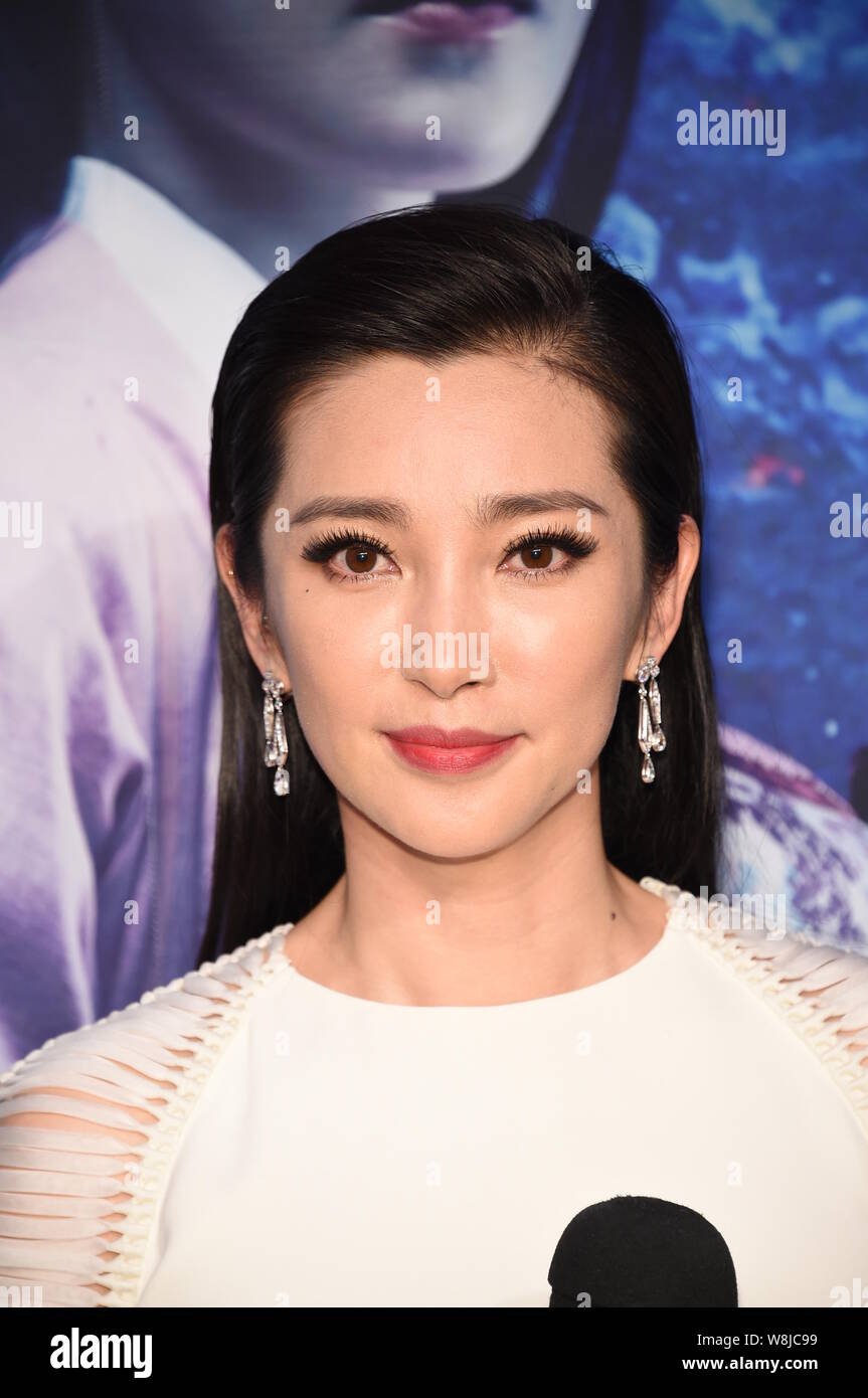 Chinese actress Li Bingbing smiles on the red carpet for the premiere ...