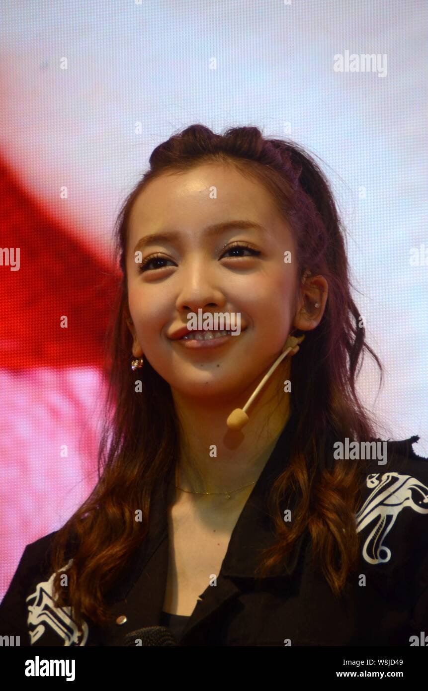 Itano Tomomi Wallpaper