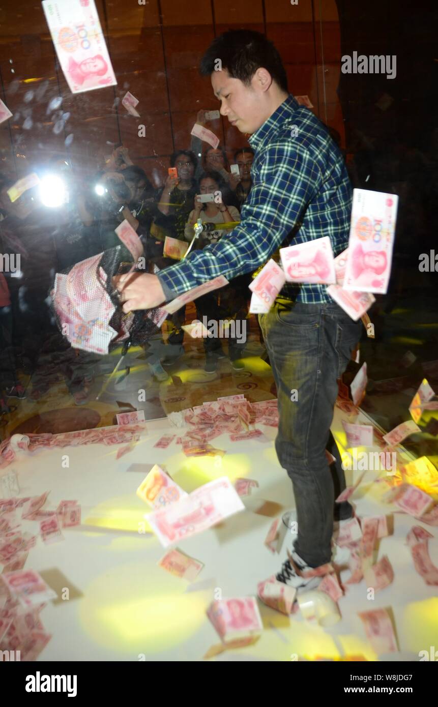 End of year bonus hi-res stock photography and images - Alamy