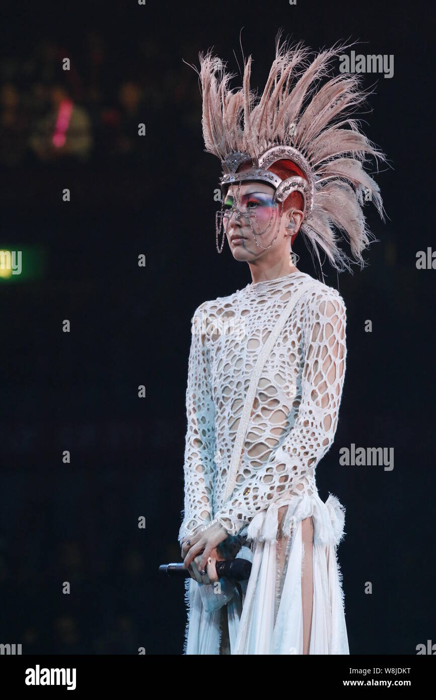 Hong kong actress singer sammi cheng hi-res stock photography and ...
